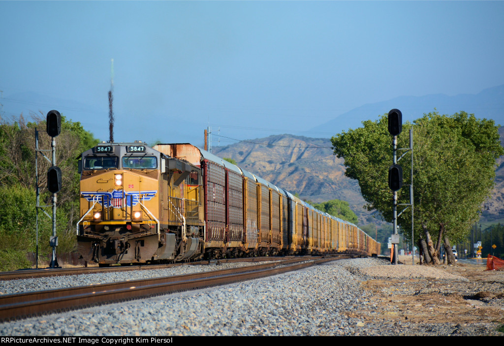 UP 5847 Climbing Beaumont Hill